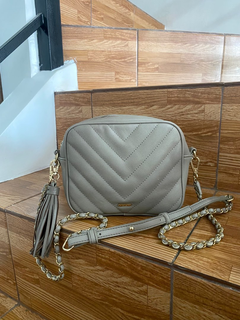 Clue Sling Bag, Women's Fashion, Bags & Wallets, Cross-body Bags on ...