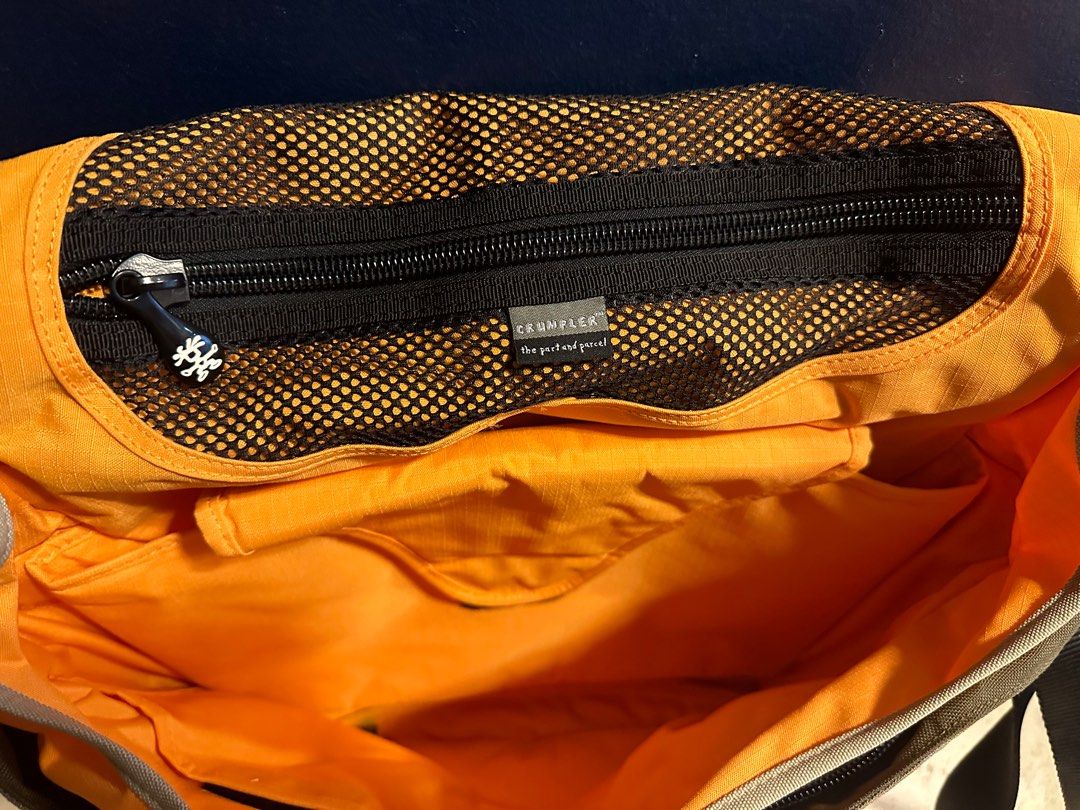 Crumpler Cashmere Blazer 17 inch Laptop Bag, Computers & Tech, Parts ...