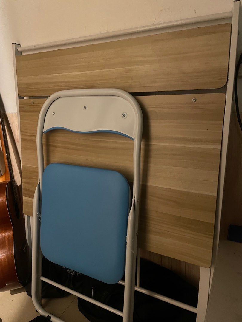 Folding Desk + Folding Chair, 傢俬＆家居, 傢俬, 桌子 - Carousell