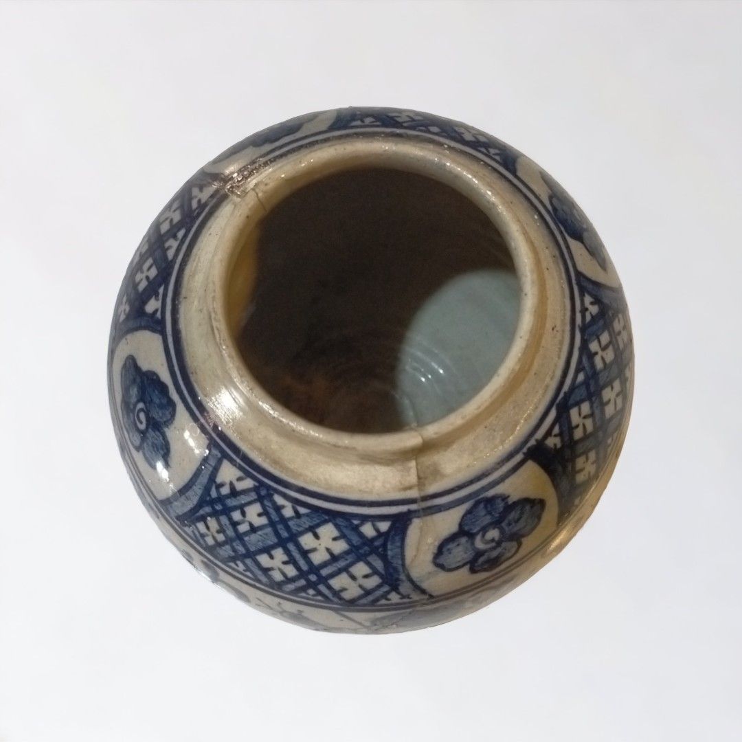 Guci keramik mini bunga biru., Antik, Pajangan di Carousell