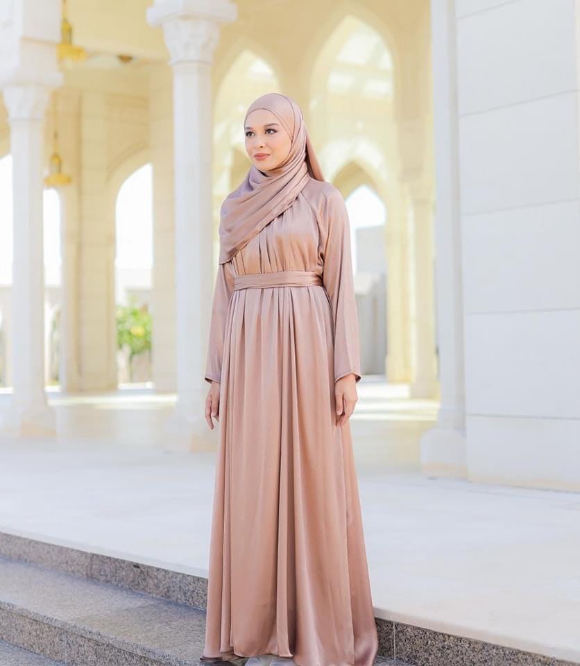 Hadya Abaya (PO), Women's Fashion, Muslimah Fashion, Kaftans & Jubahs ...