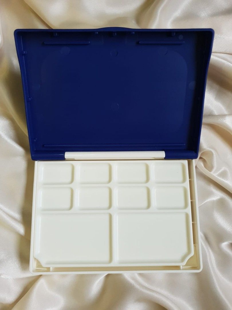 HOLBEIN Empty Watercolor 1/2 Pan Blue Palm Box, Hobbies & Toys ...