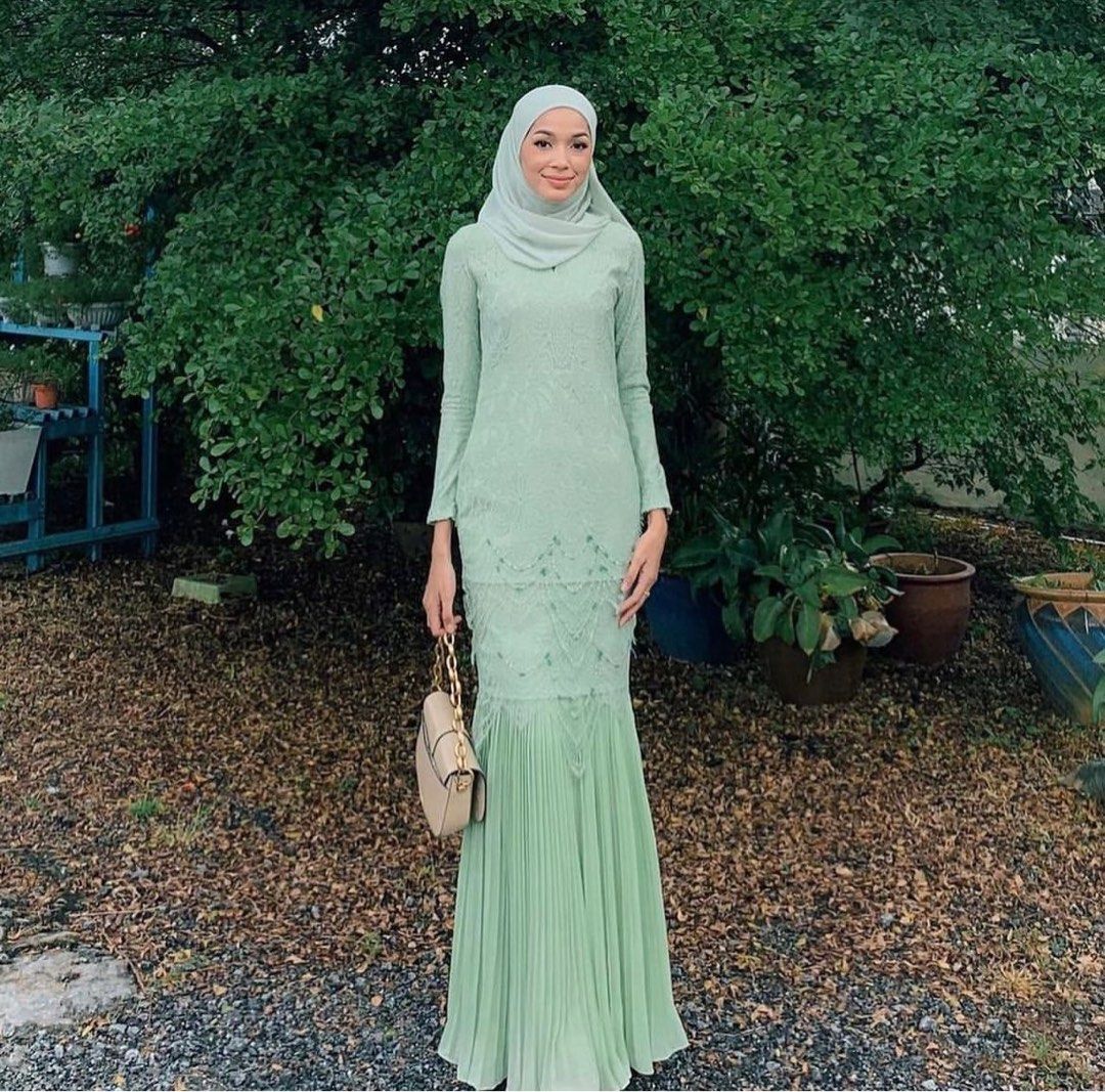 Jannahnoe Rosabell Kurung in Light Dusty Green, Women's Fashion ...