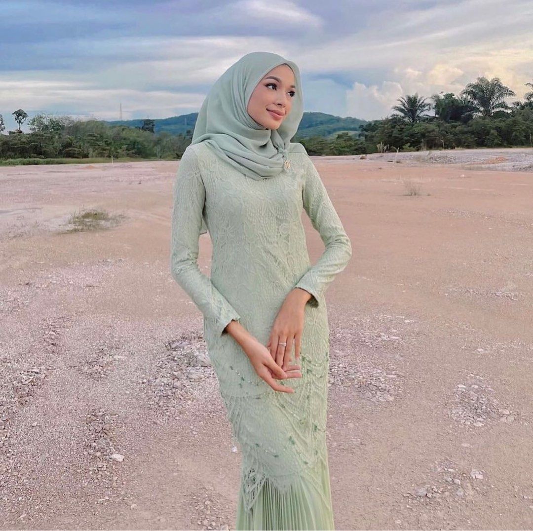 Jannahnoe Rosabell Kurung in Light Dusty Green, Women's Fashion ...