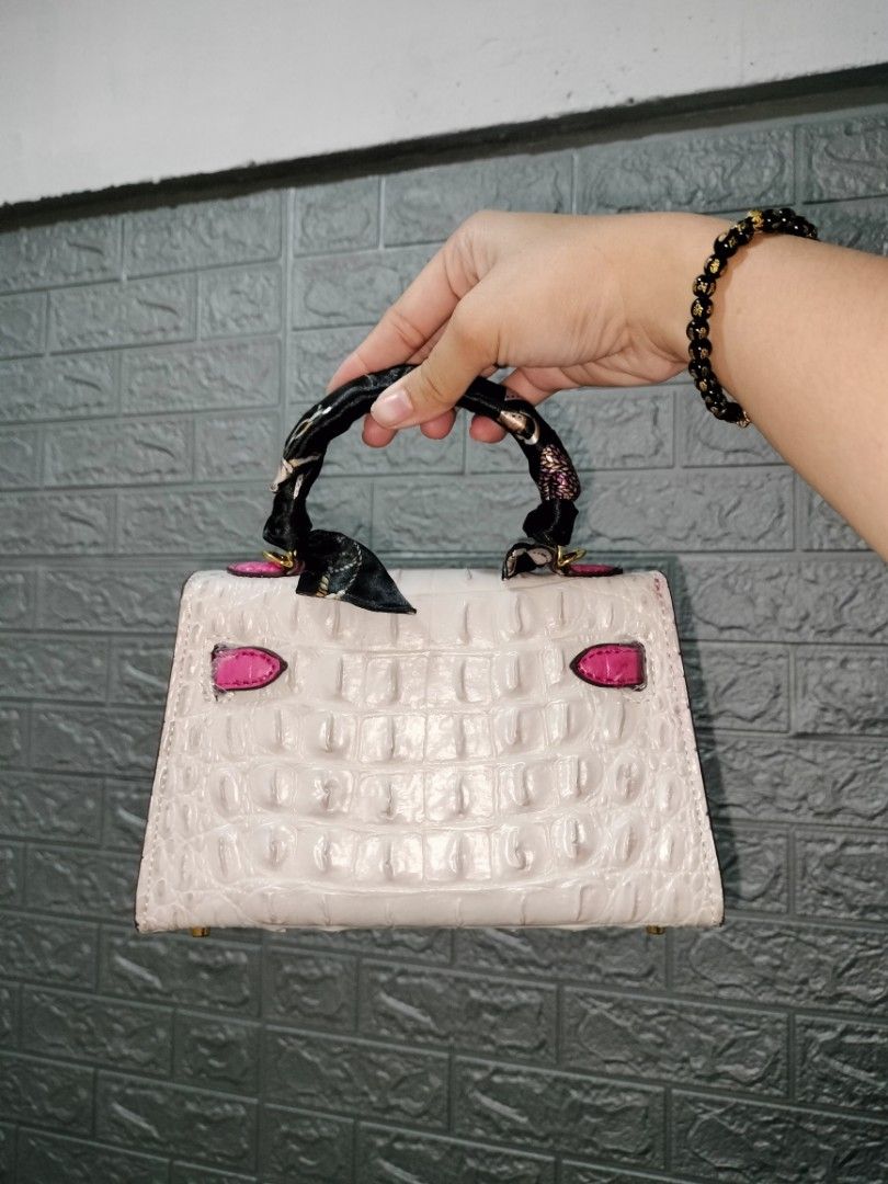 Kelly (Himalayan style), Women's Fashion, Bags & Wallets, Shoulder Bags ...