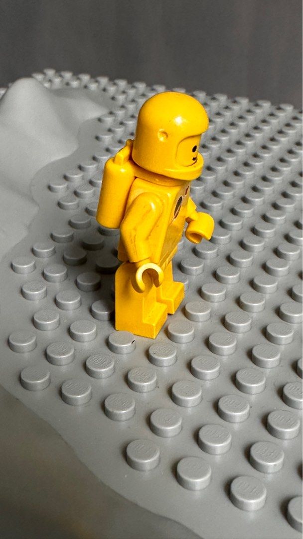 Lego classic Spaceman 6971 Yellow with Air Tanks Space Minifigure ...