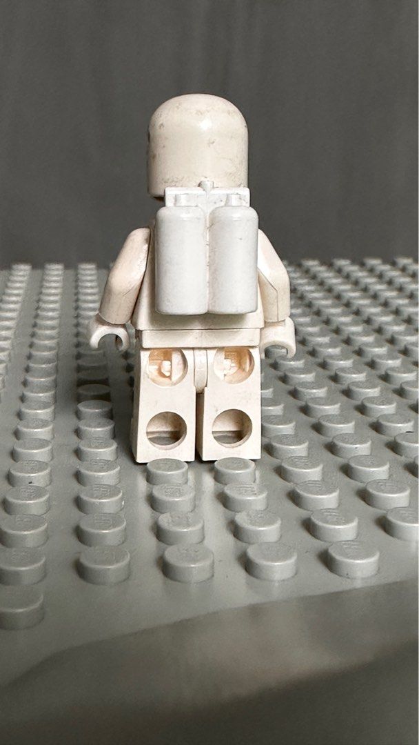 Lego classic Spaceman White with Air Tanks Space Minifigure, Hobbies ...