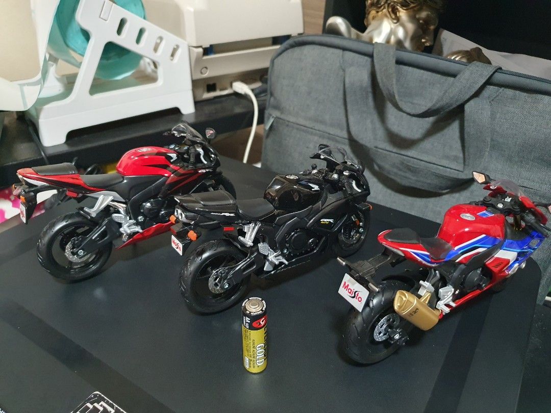 Maisto Motorcycle Model 1:12 Scale (Set of 2), Hobbies & Toys, Toys ...
