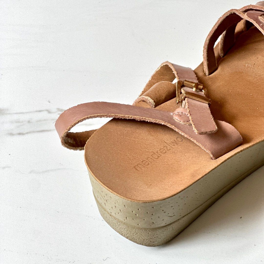 Mendrez Wedge Sandals, Women's Fashion, Footwear, Wedges on Carousell