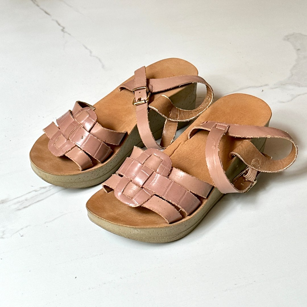 Mendrez Wedge Sandals, Women's Fashion, Footwear, Wedges on Carousell