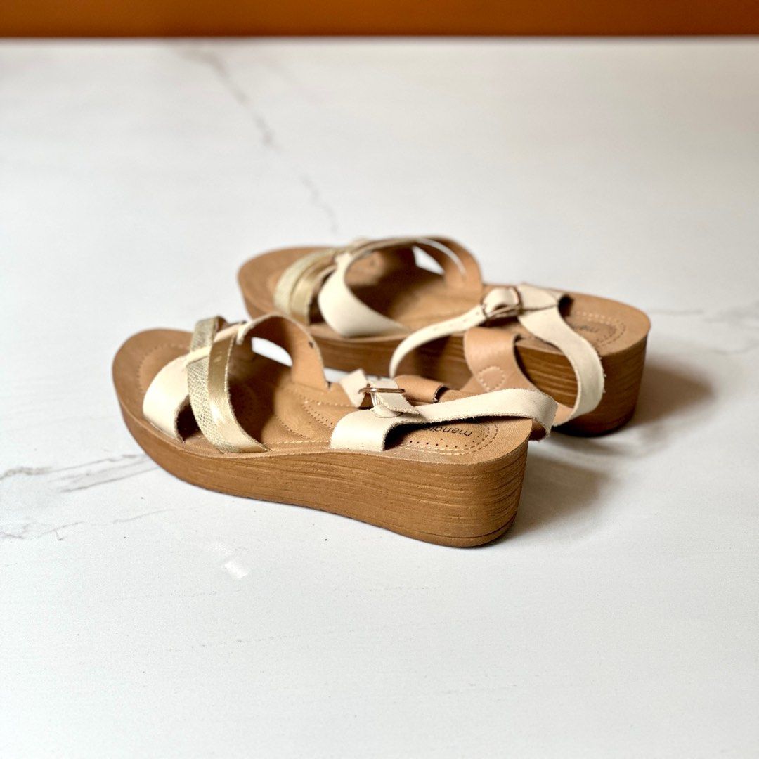 Mendrez Wedge Sandals, Women's Fashion, Footwear, Wedges on Carousell