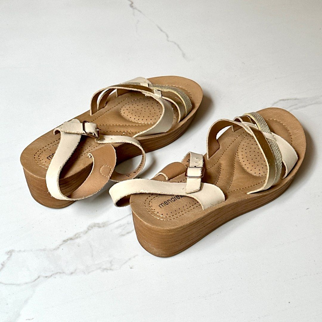 Mendrez Wedge Sandals, Women's Fashion, Footwear, Wedges on Carousell