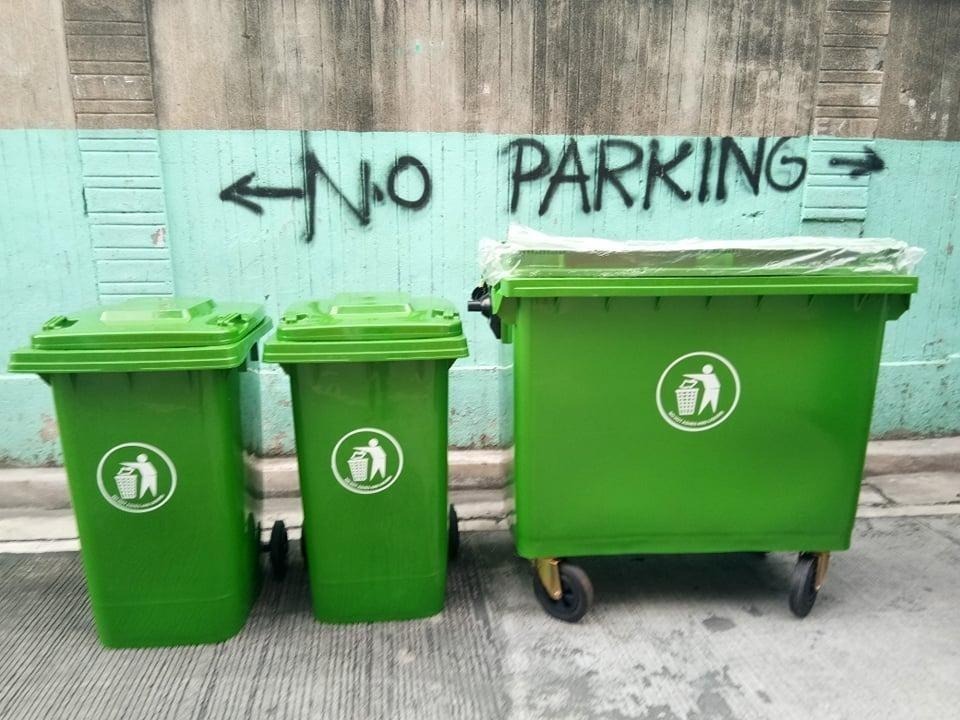 Mobile trash bin, Furniture & Home Living, Cleaning & Homecare Supplies ...