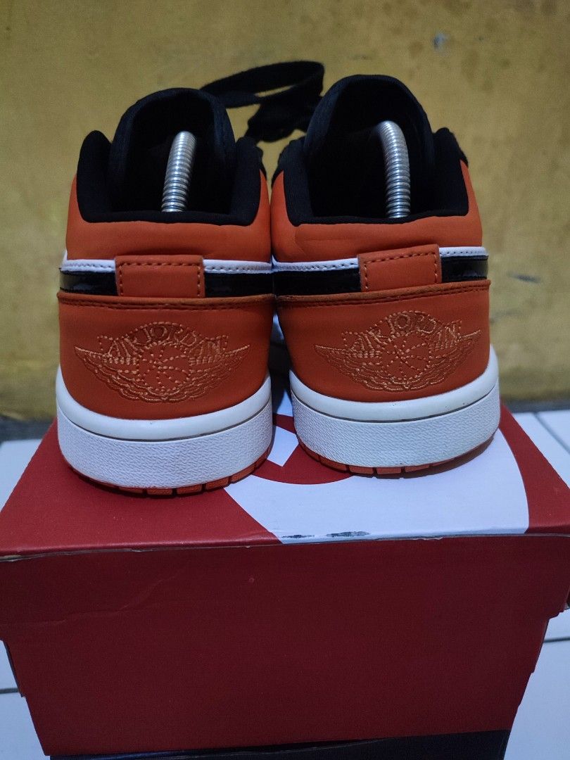 NIKE AJ1 LOW "shatterred backboard", Fesyen Pria, Sepatu , Sneakers di ...