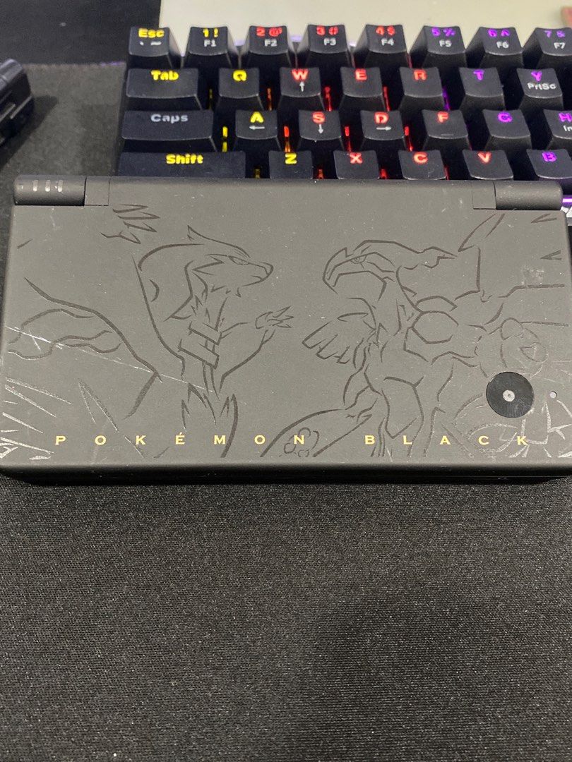 Nintendo DSi limited edition Pokemon black edition zekrom and reshiram ...