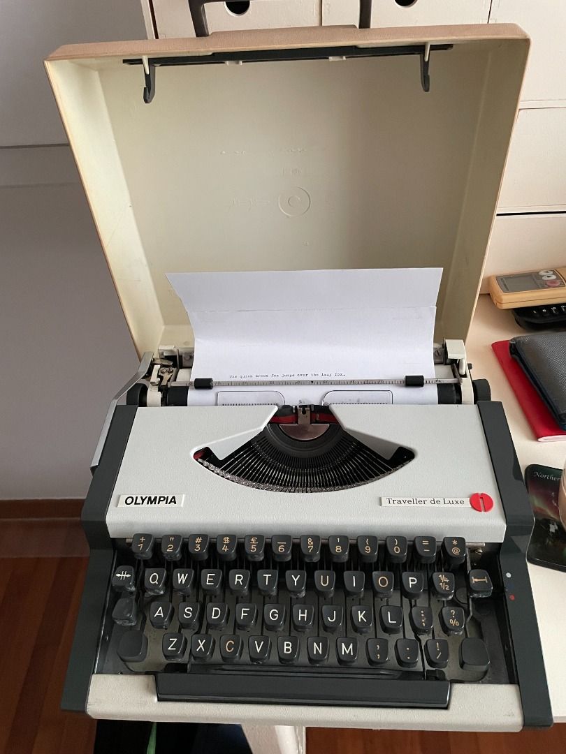 OLYMPIA - Traveller de Luxe Portable Typewriter, Computers & Tech ...