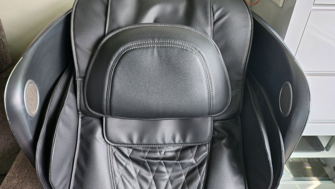 OSIM Ulove2 Massage Chair, Health & Nutrition, Massage Devices on Carousell