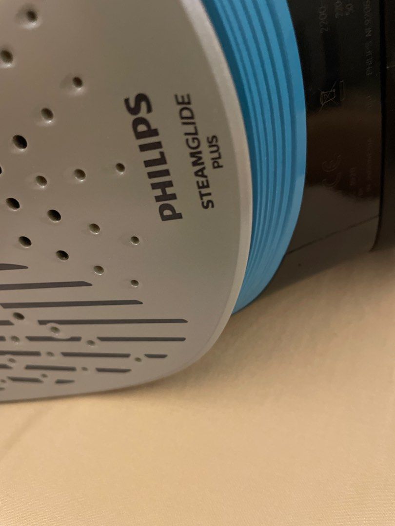 Philips iron, Furniture & Home Living, Cleaning & Homecare Supplies ...