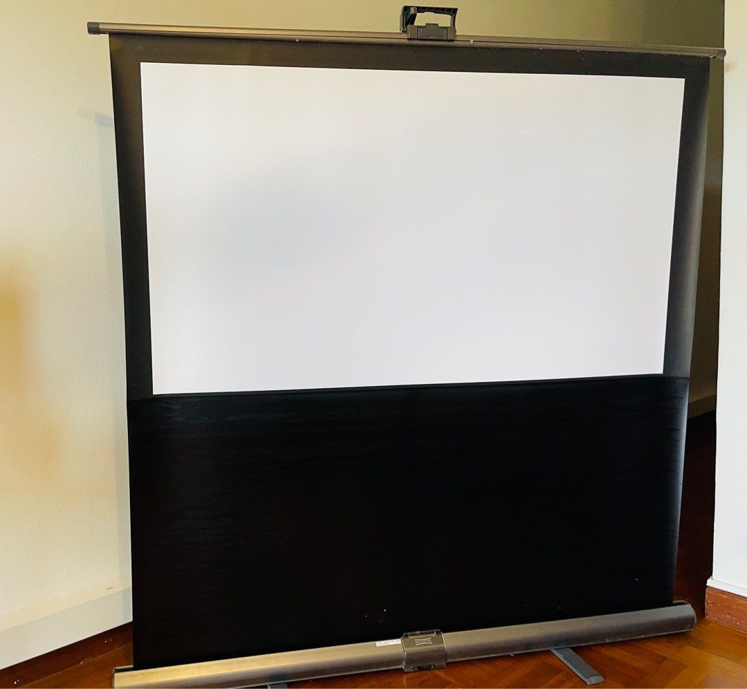 Projector Screen - pull up, TV & Home Appliances, TV & Entertainment ...