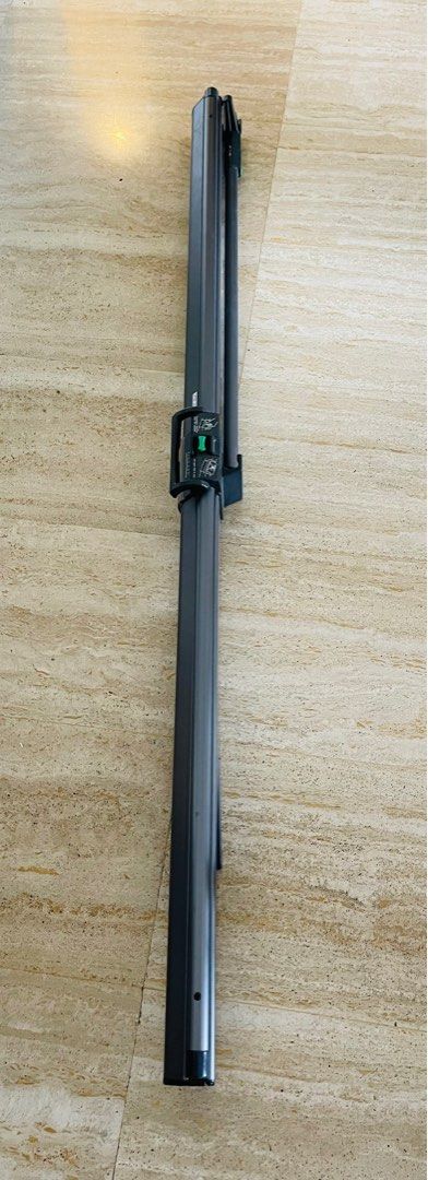 Projector Screen - pull up, TV & Home Appliances, TV & Entertainment ...