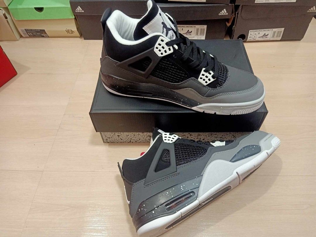 Retro fear pack J4 hoeas, Men's Fashion, Footwear, Sneakers on Carousell