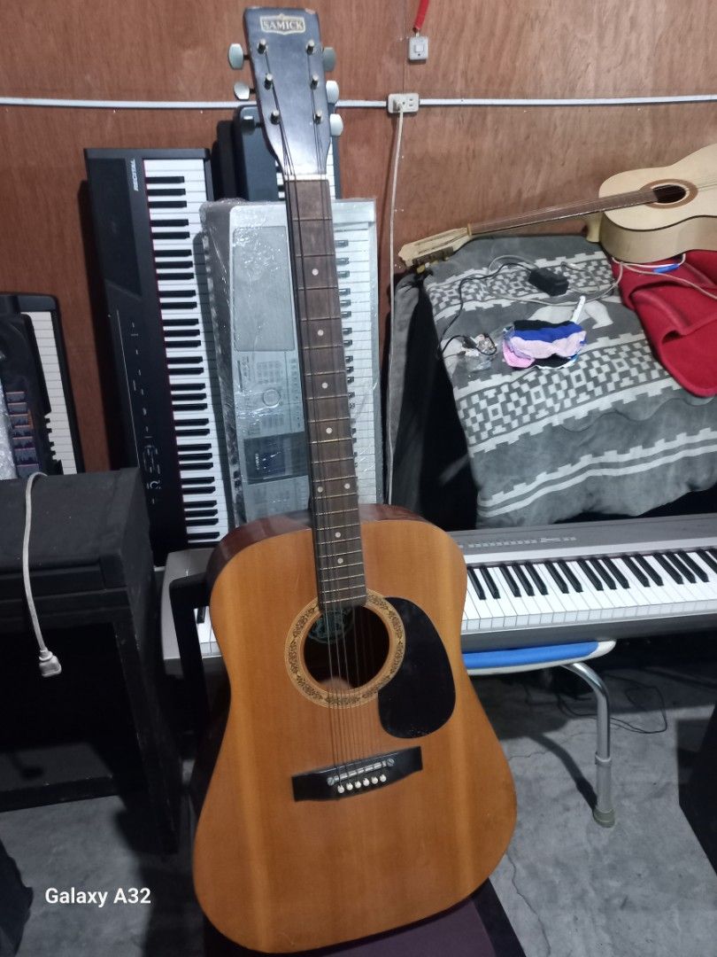 Samick Acoustic Guitar, Hobbies & Toys, Music & Media, Musical Instruments on Carousell