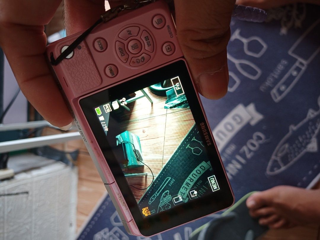 Samsung Nx mini vlogging camera, Announcements on Carousell