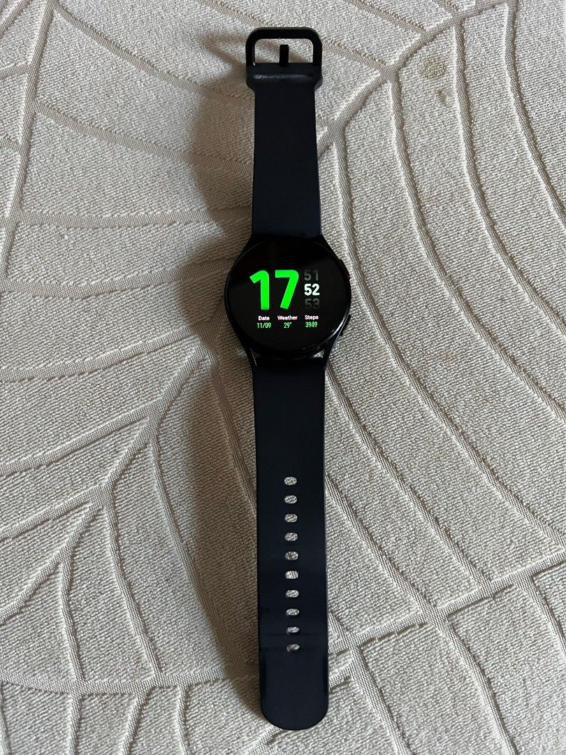 Samsung smart watch SM-R900, Mobile Phones & Gadgets, Other Gadgets on ...