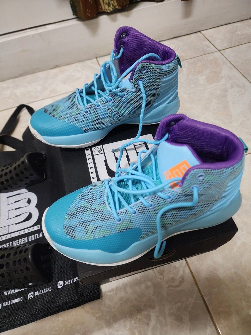 Sepatu Basket Ballerbro Coral Blue Size 41, Olah Raga, Baju Olahraga di ...