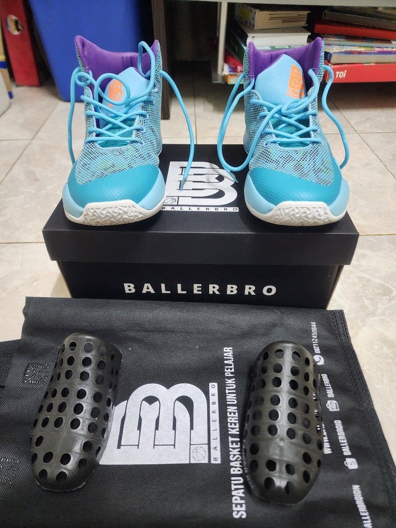 Sepatu Basket Ballerbro Coral Blue Size 41, Olah Raga, Baju Olahraga di ...