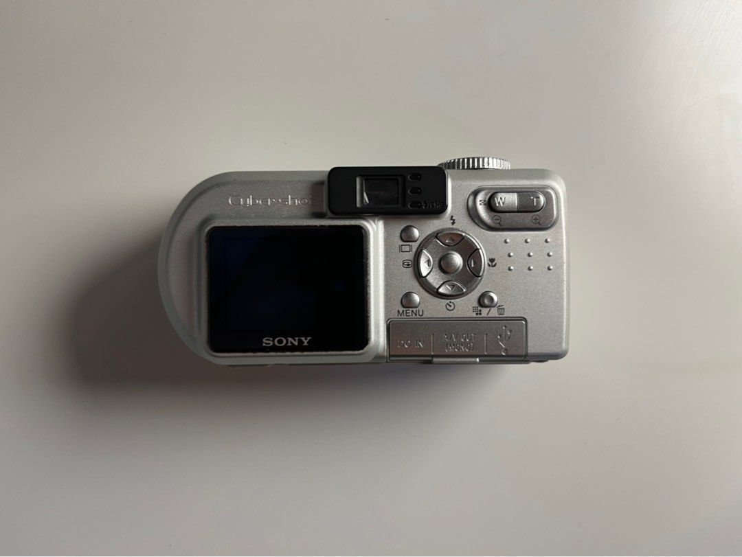 Sony Cybershot DSC-P8 Digicam - Digital Camera, Photography, Cameras on Carousell