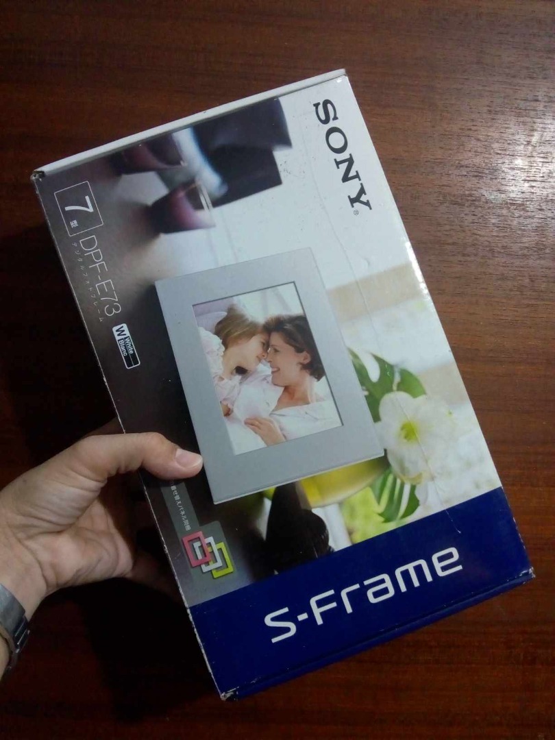 Sony Digital Photo Frame DPF-E73, Furniture & Home Living, Home Decor, Frames & Pictures on ...