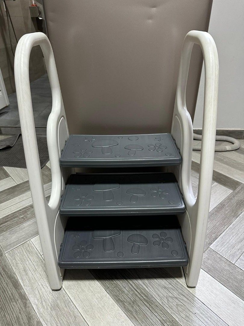 Steps Stool for kids to reach sink, Babies & Kids, Baby Nursery & Kids ...