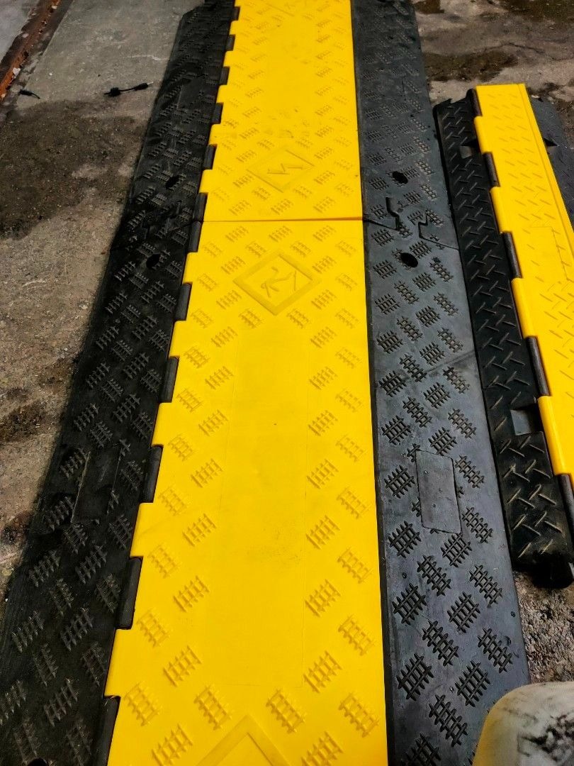 Super Heavy Duty 3/2 Channel Cable Protector Ramp Guard Rubber Top ...