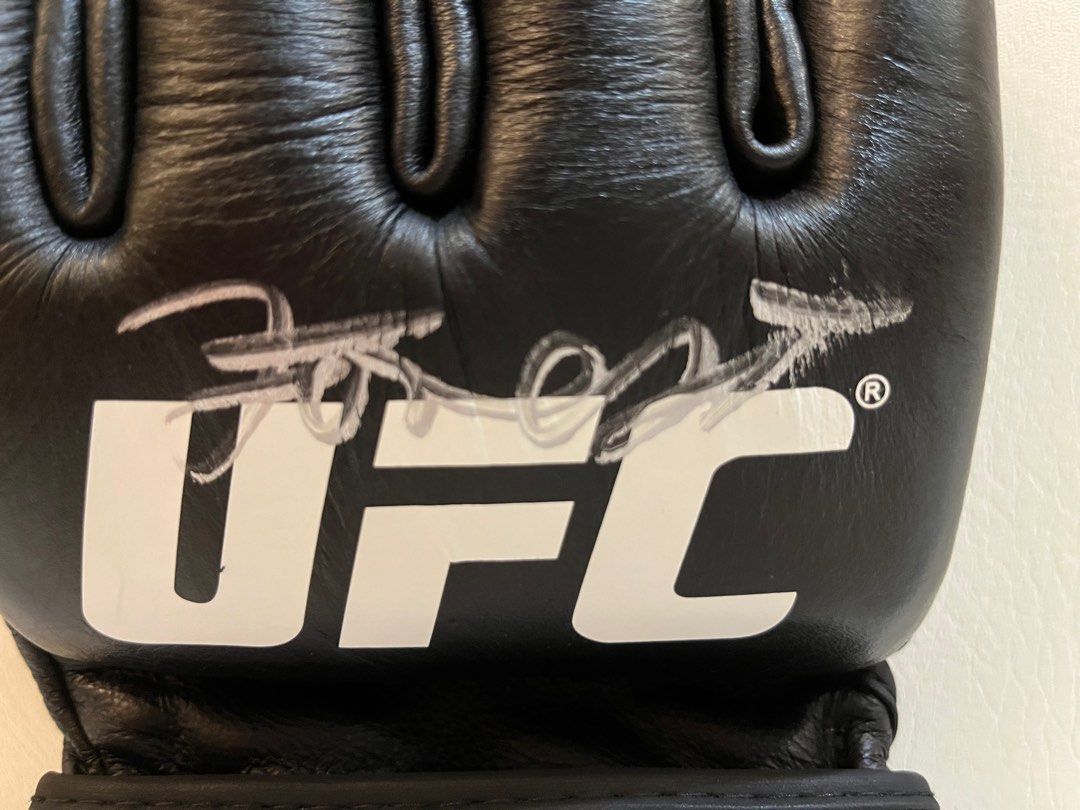 UFC Fight Glove signed by HOF Forest Griffin, Hobbies & Toys ...