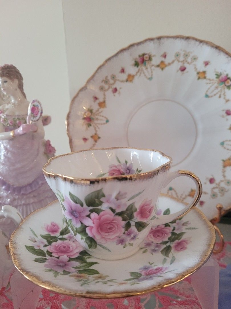 Vintage Queens fine bone china duo, Hobbies & Toys, Memorabilia ...