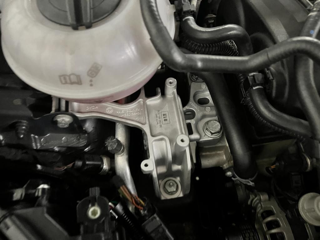 VOLKSWAGEN GOLF 7 ENGINE MOUNTING SET, Car Accessories, Car Workshops ...