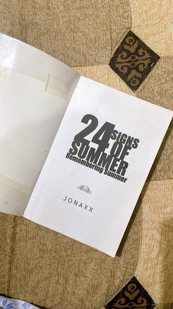 24 Signs of Summer (Remembering Summer) - Jonaxx ORANGE, Hobbies & Toys, Books & Magazines ...