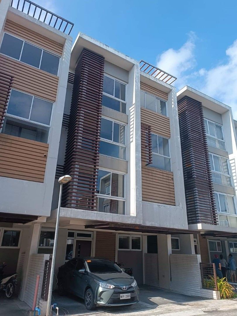 68 Roces Townhouse in Diliman Quezon city, Property, For Sale, House ...