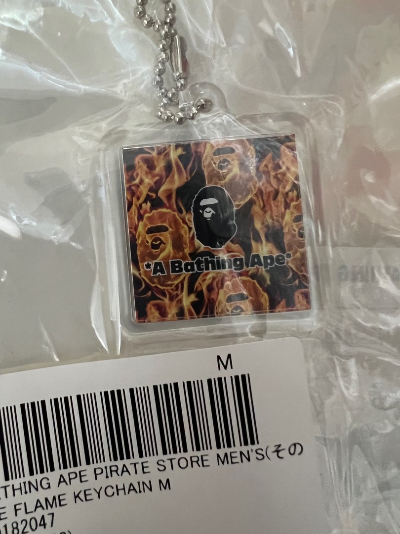 全新bape key chain $80, 男裝, 手錶及配件, 飾物架、飾物盒、飾物收納盒 - Carousell