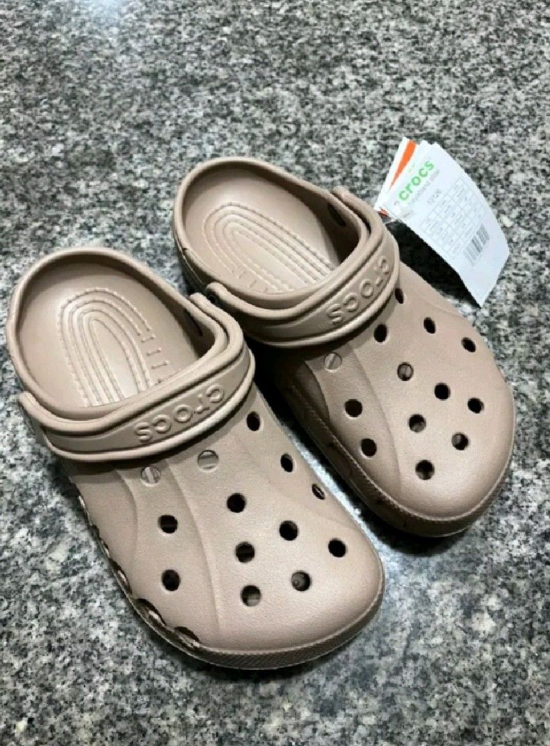 crocs baya, Men's Fashion, Footwear, Slippers & Slides on Carousell