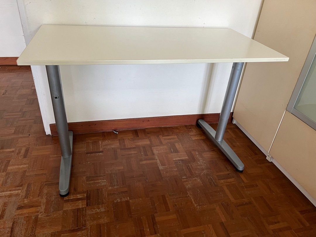 FREE Computer Desk / Study Desk, Furniture & Home Living, Furniture ...
