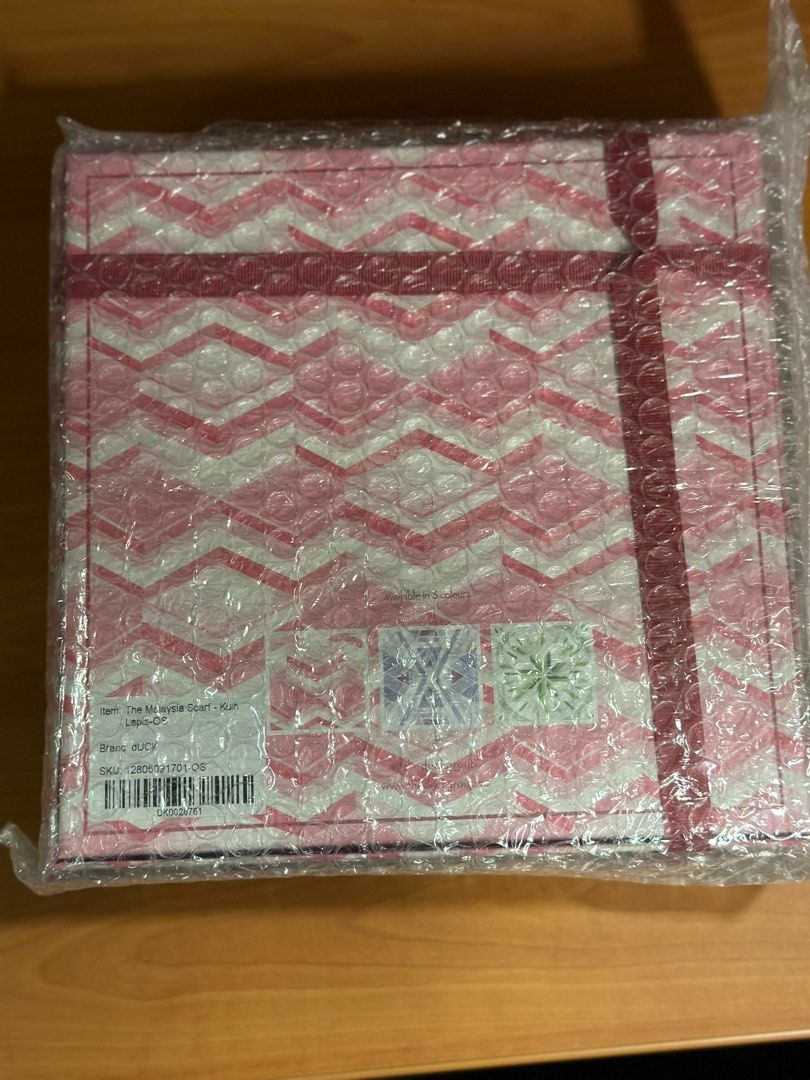 (Free Delivery) dUCk - The Malaysia Scarf - Seri Muka/Kuih Lapis, Women ...