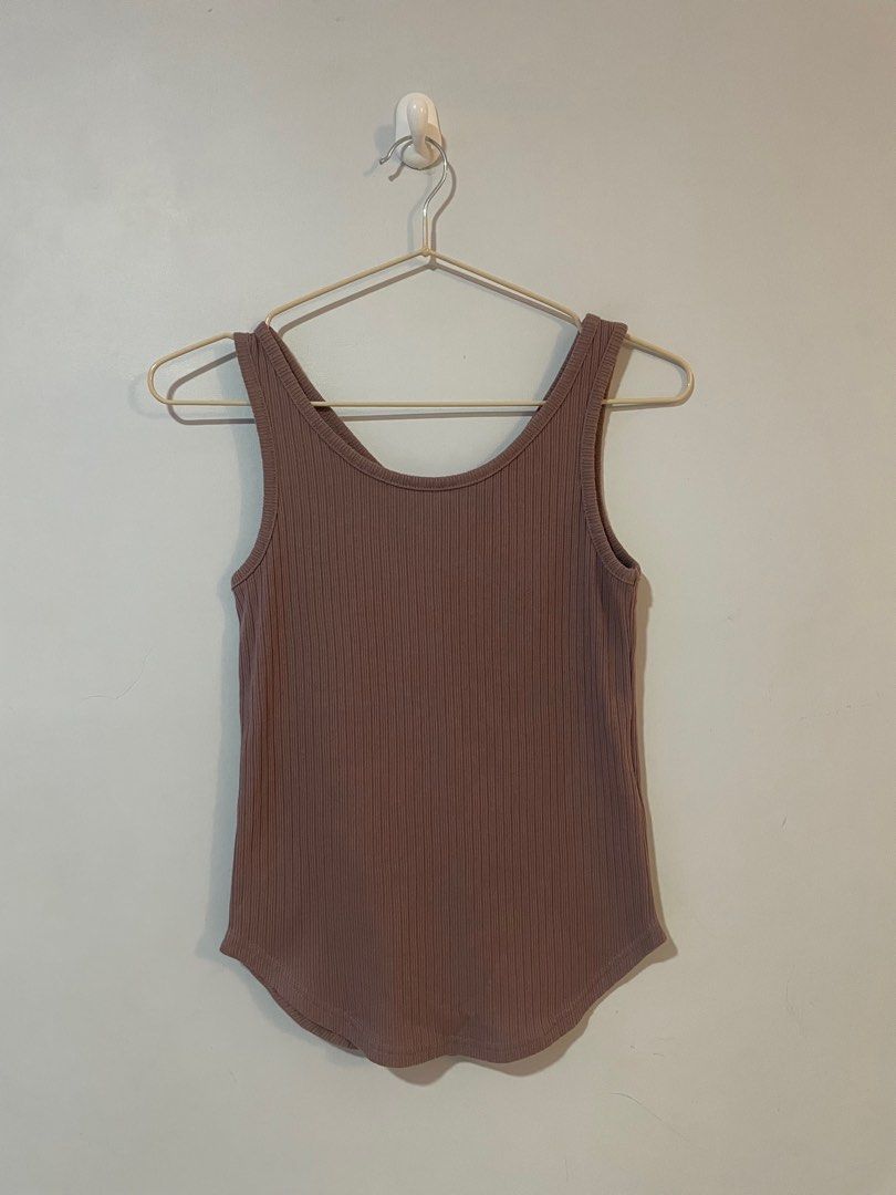 GU Ribbed Top XS, Women's Fashion, Tops, Sleeveless on Carousell