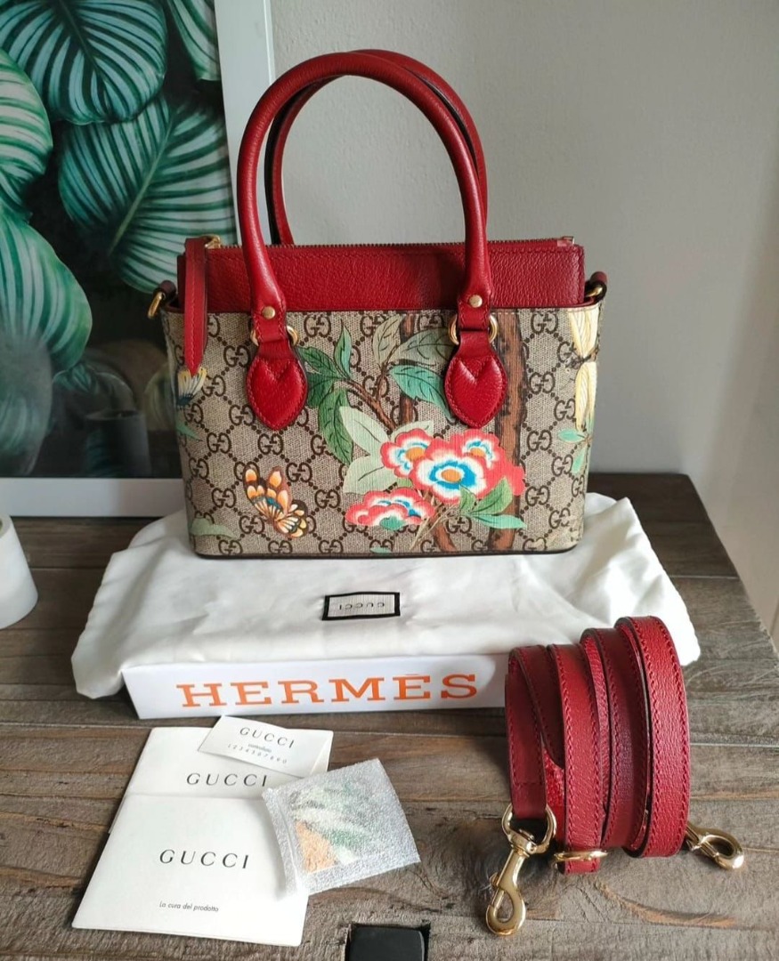 Gucci GG Supreme Mono Tian Floral. Comes with db, strap, cards ...