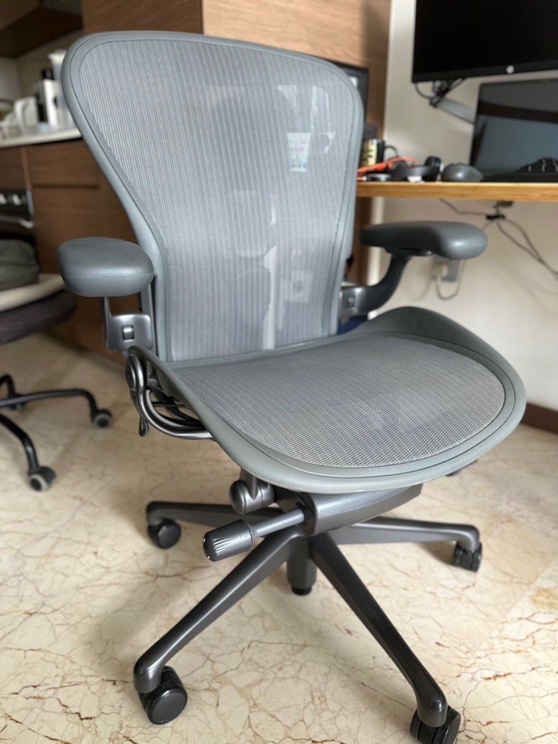Herman Miller - Remastered Aeron - Color Carbon Size B, Furniture ...