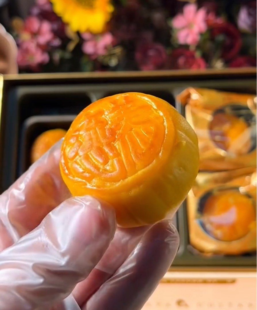 Hongkong Maxim Lava custard mooncake Original from Authentic store ...