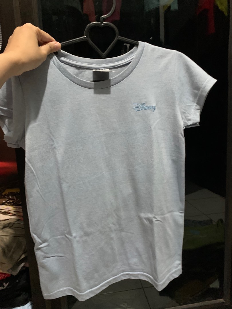 Kaos disney, Fesyen Wanita, Pakaian Wanita, Atasan di Carousell