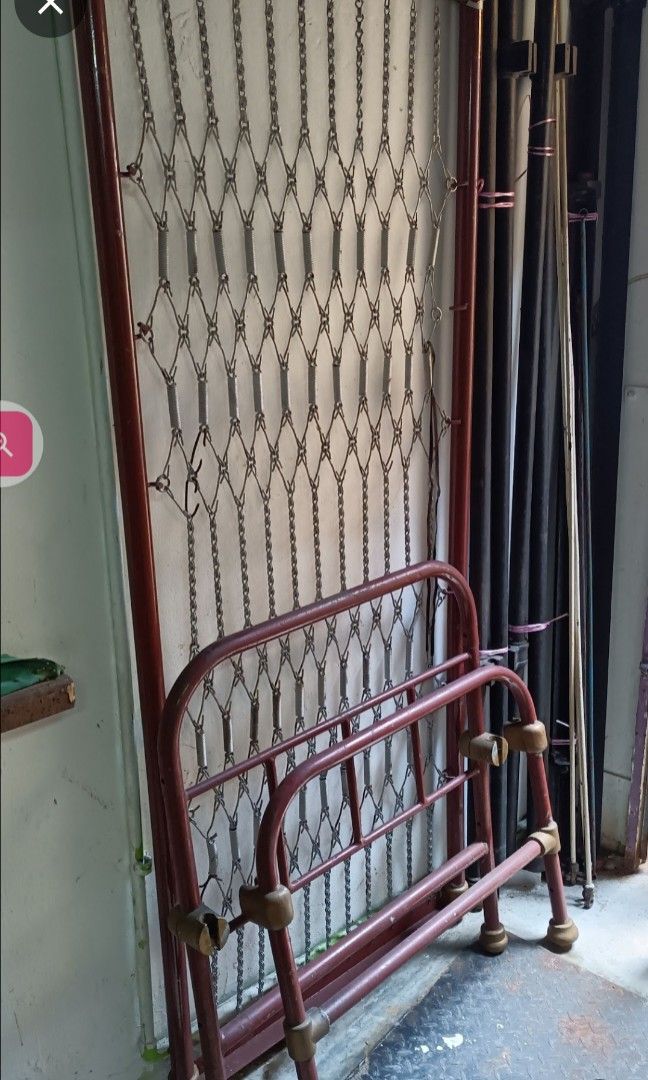 Katil besi lama single, Hobbies & Toys, Collectibles & Memorabilia ...