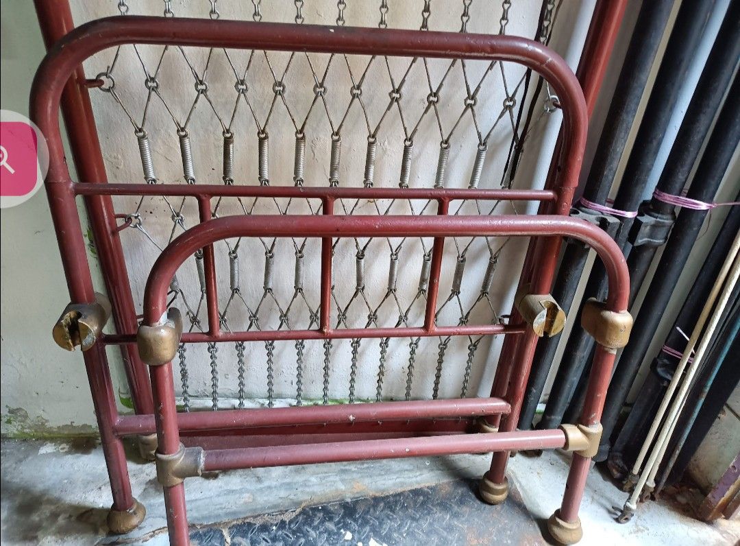 Katil besi lama single, Hobbies & Toys, Collectibles & Memorabilia ...